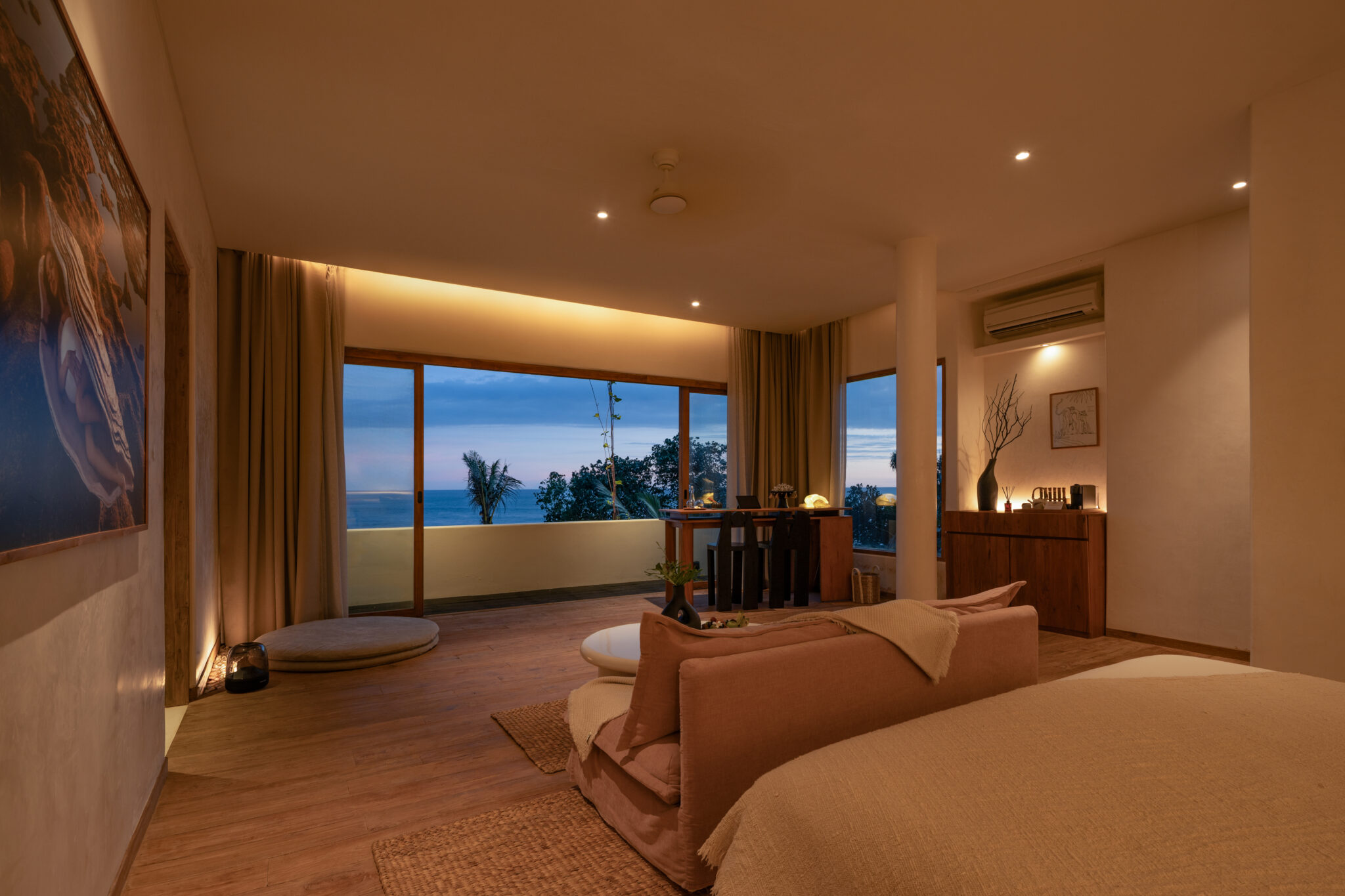 Oshom Bali - Luxury Boutique Hotel in Nuanu City Overlooking the Indian Ocean